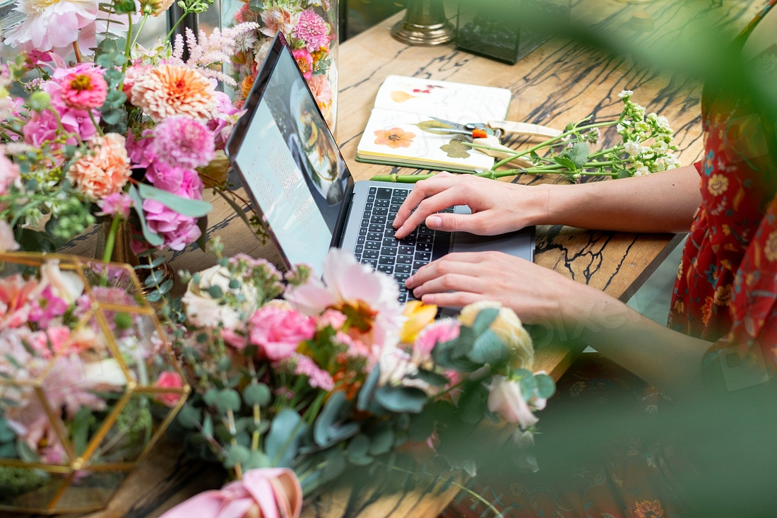 Florist working on a laptop | Premium Photo - rawpixel