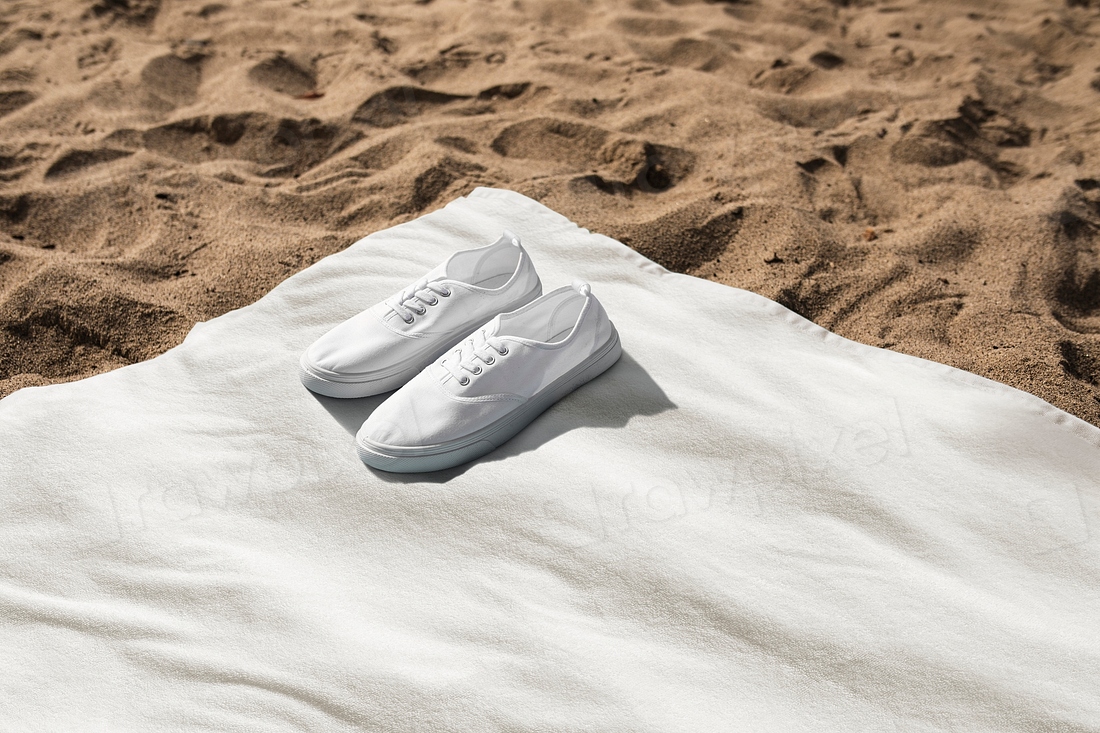 Simple sneakers mockup psd design | Premium PSD Mockup - rawpixel
