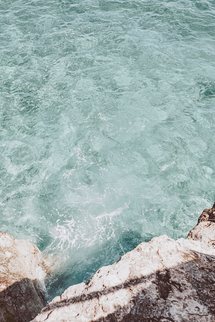 Sea shore rocks and waters | Premium Photo - rawpixel
