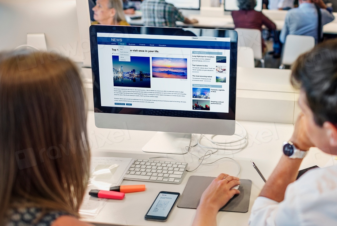 Young students in computer class | Premium Photo - rawpixel