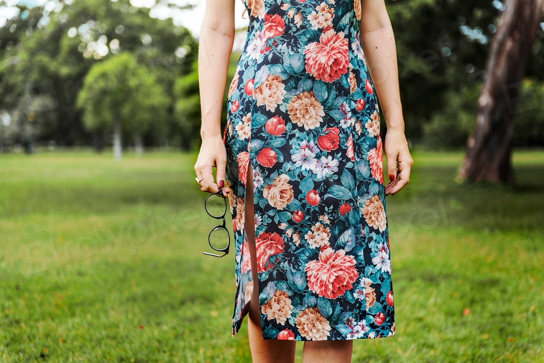 Woman flower pattern dress | Premium Photo - rawpixel