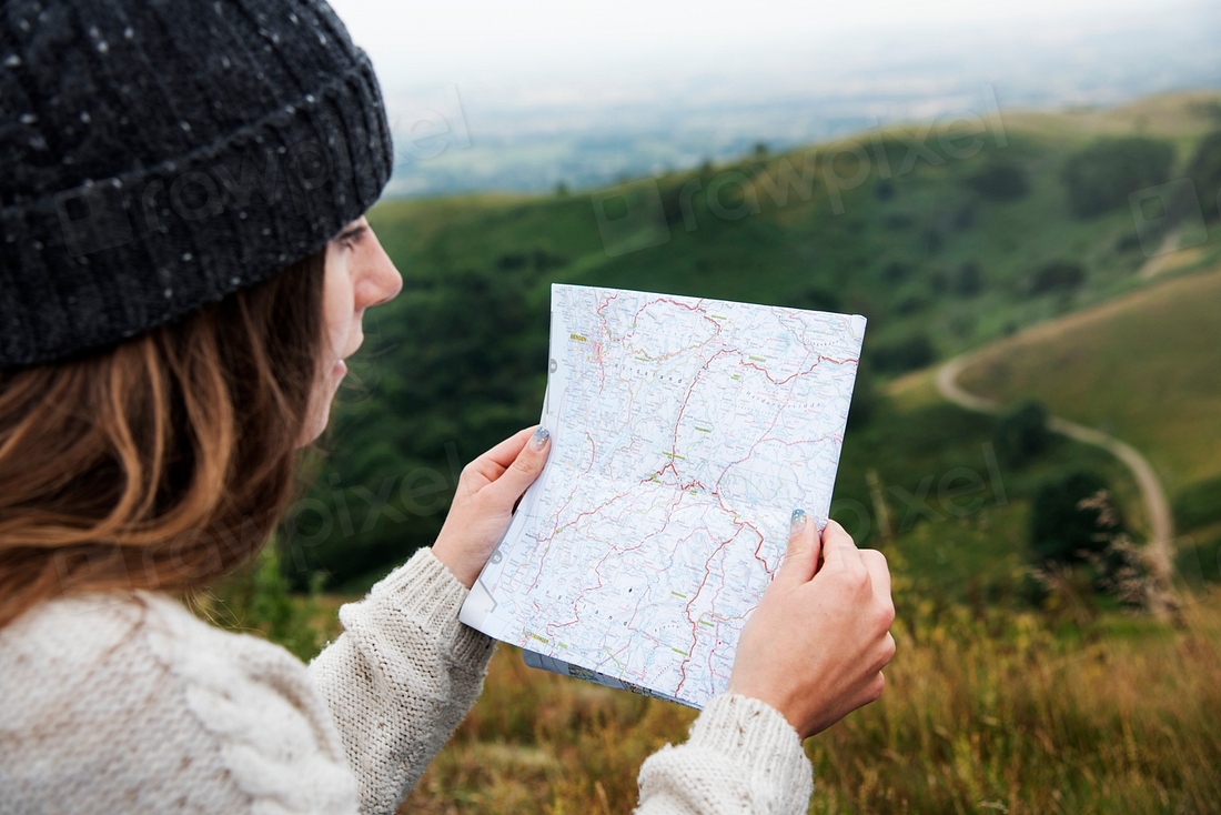 Woman reading a map | Premium Photo - rawpixel