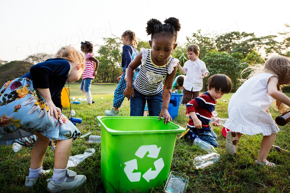Responsible group kids cleaning park | Free Photo - rawpixel