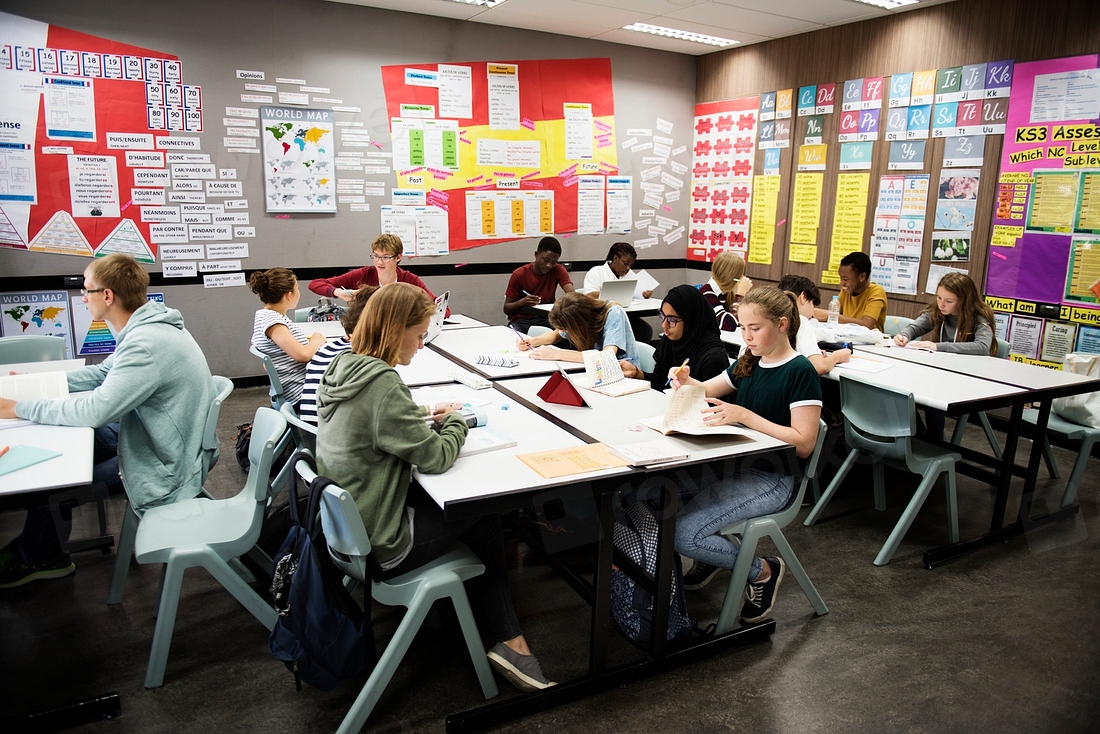 Group students learning classroom | Premium Photo - rawpixel