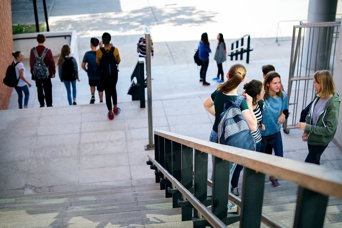 Group students walking and stairs | Premium Photo - rawpixel