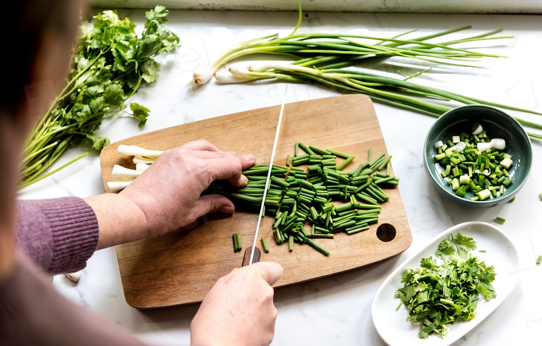 Closeup hands knife cutting fresh | Premium Photo - rawpixel