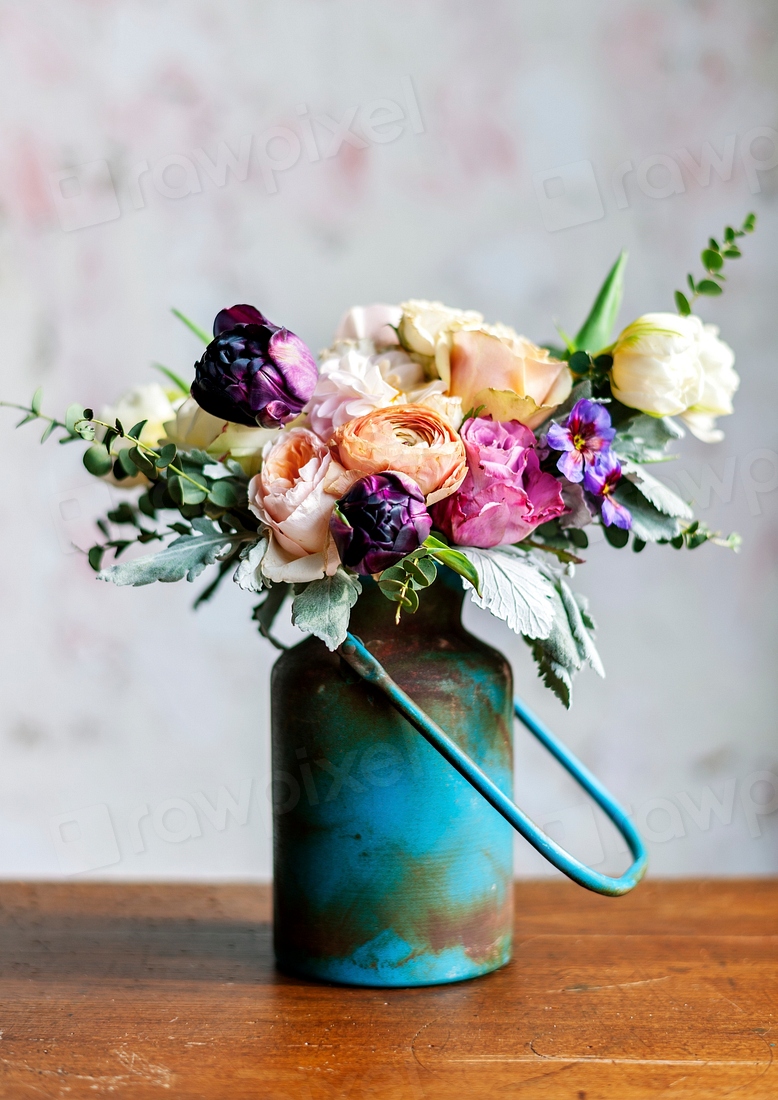 Rustic vase beautiful bouquet | Premium Photo - rawpixel