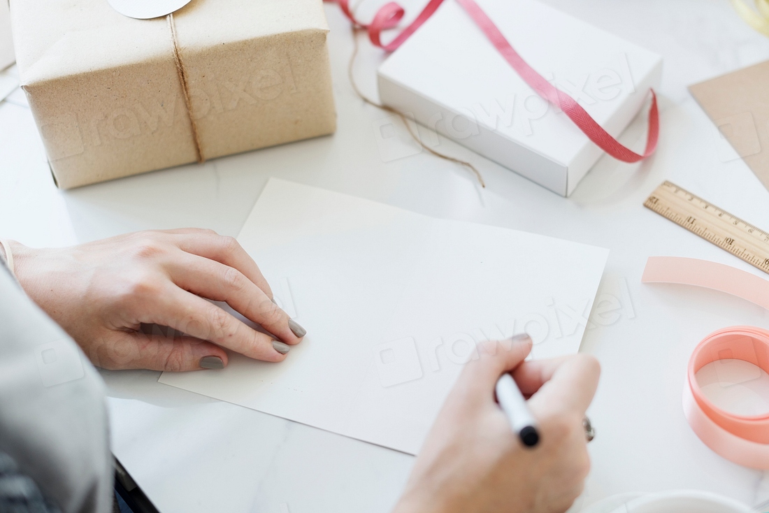 Woman writing a wishing card | Premium Photo - rawpixel
