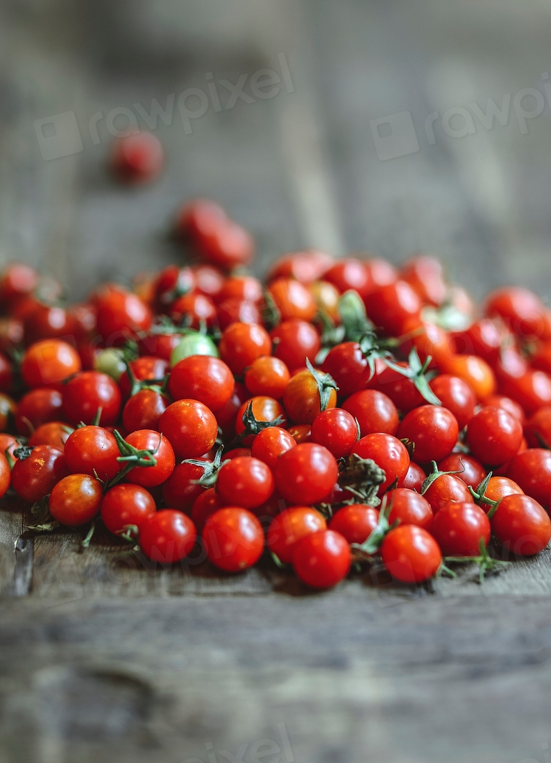 Fresh organic red cherry tomatoes | Premium Photo - rawpixel