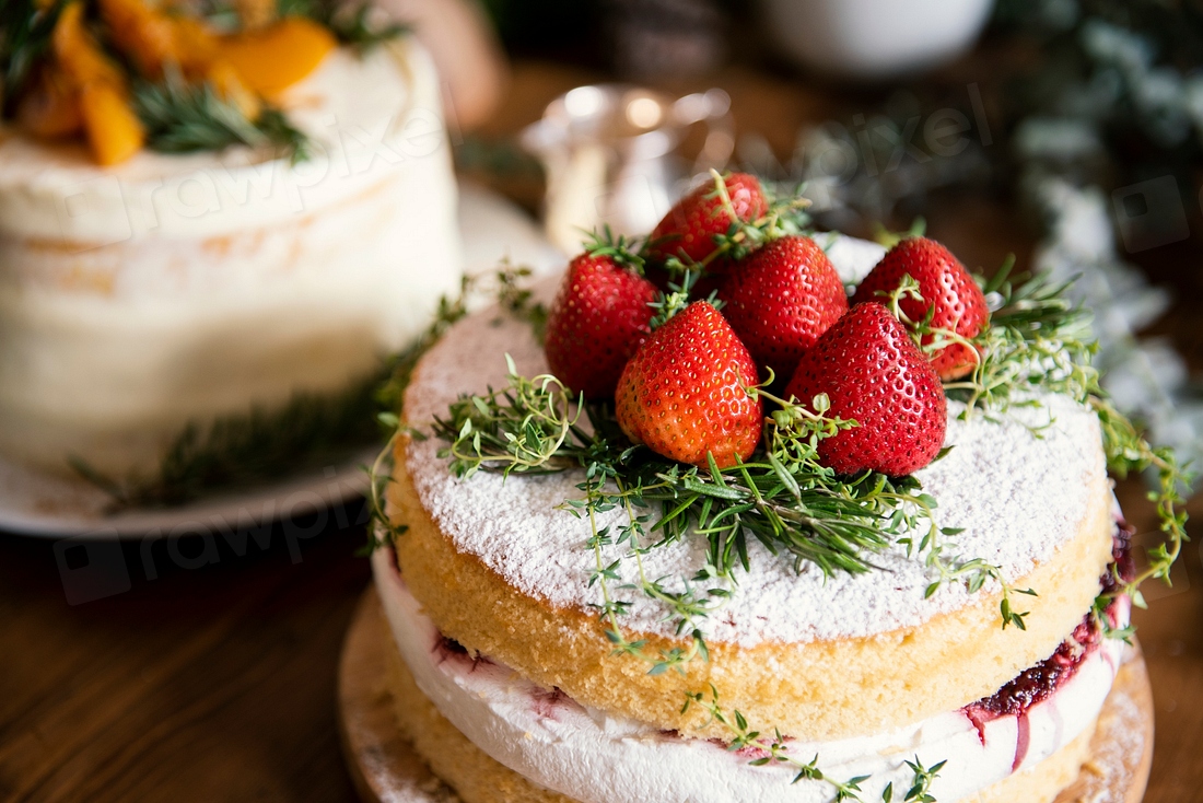 Layered cake fresh cream and | Premium Photo - rawpixel
