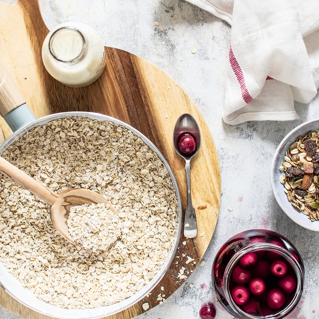 Organic homemade oats pot | Premium Photo - rawpixel