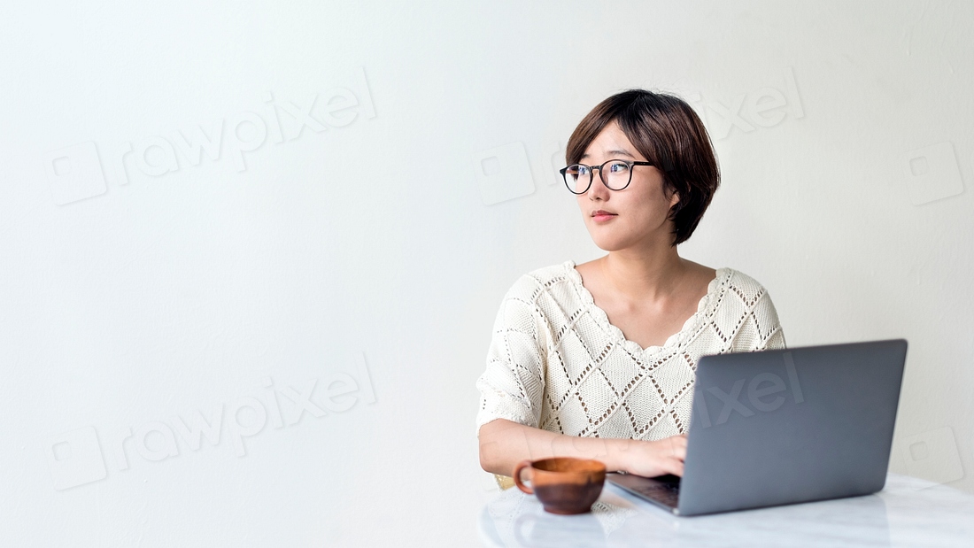 Asian woman using a laptop | Premium Photo - rawpixel