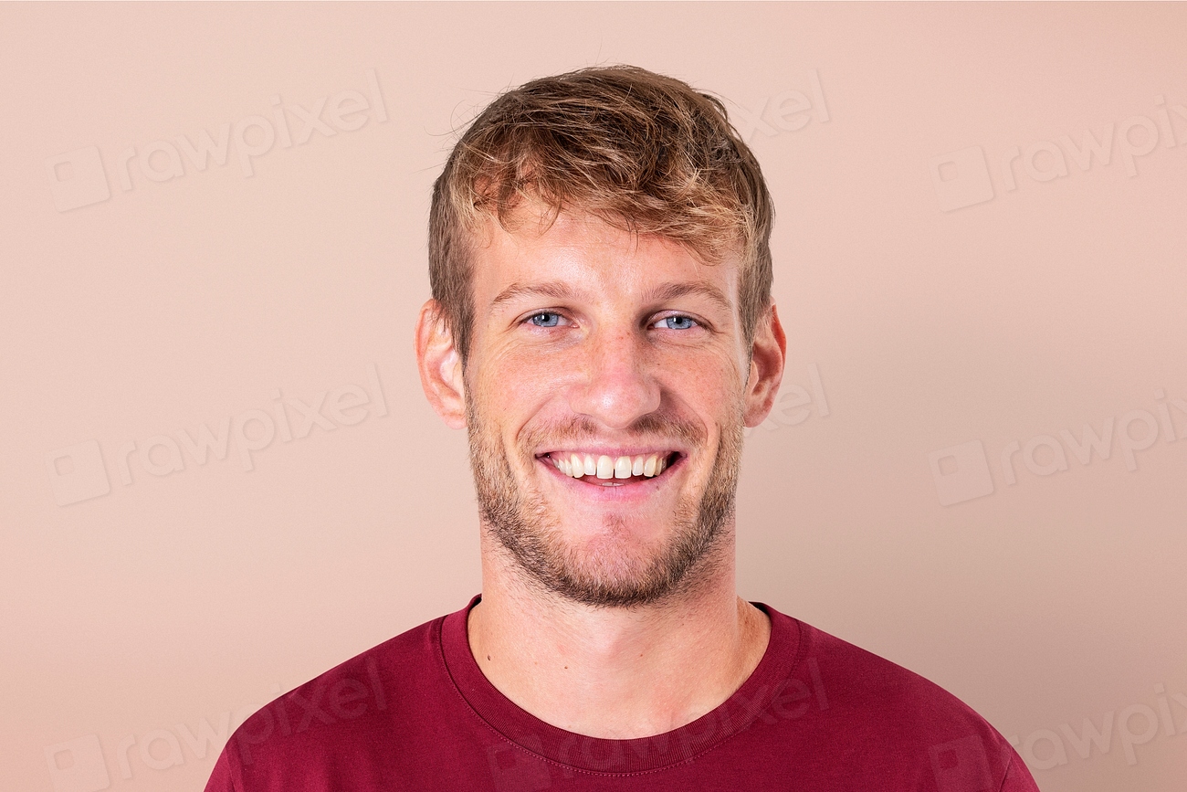European man smiling cheerful expression | Premium Photo - rawpixel