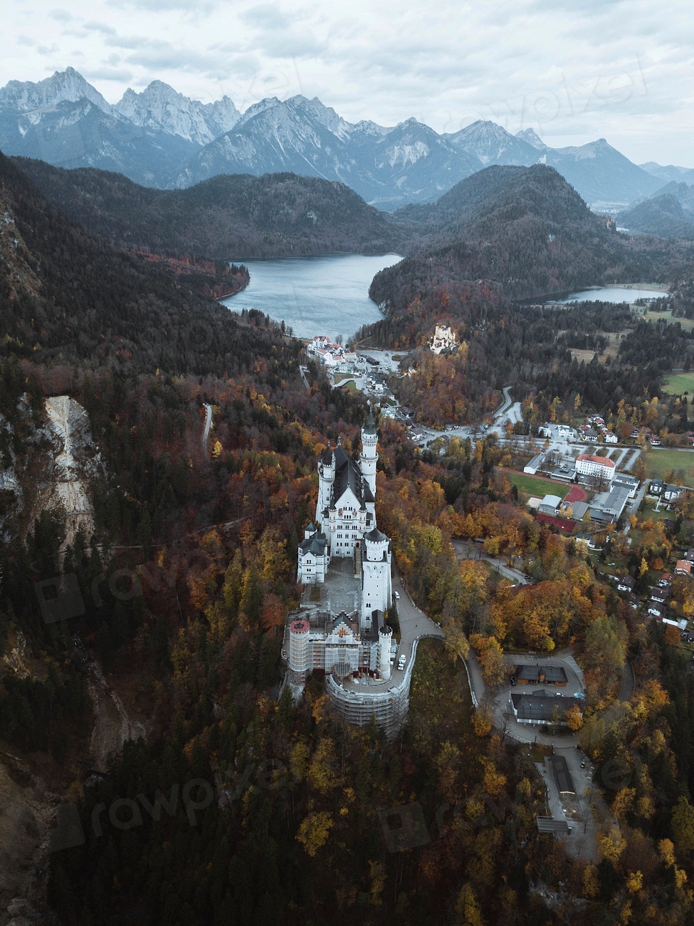 Neuschwanstein Castle during autumn, Germany | Premium Photo - rawpixel