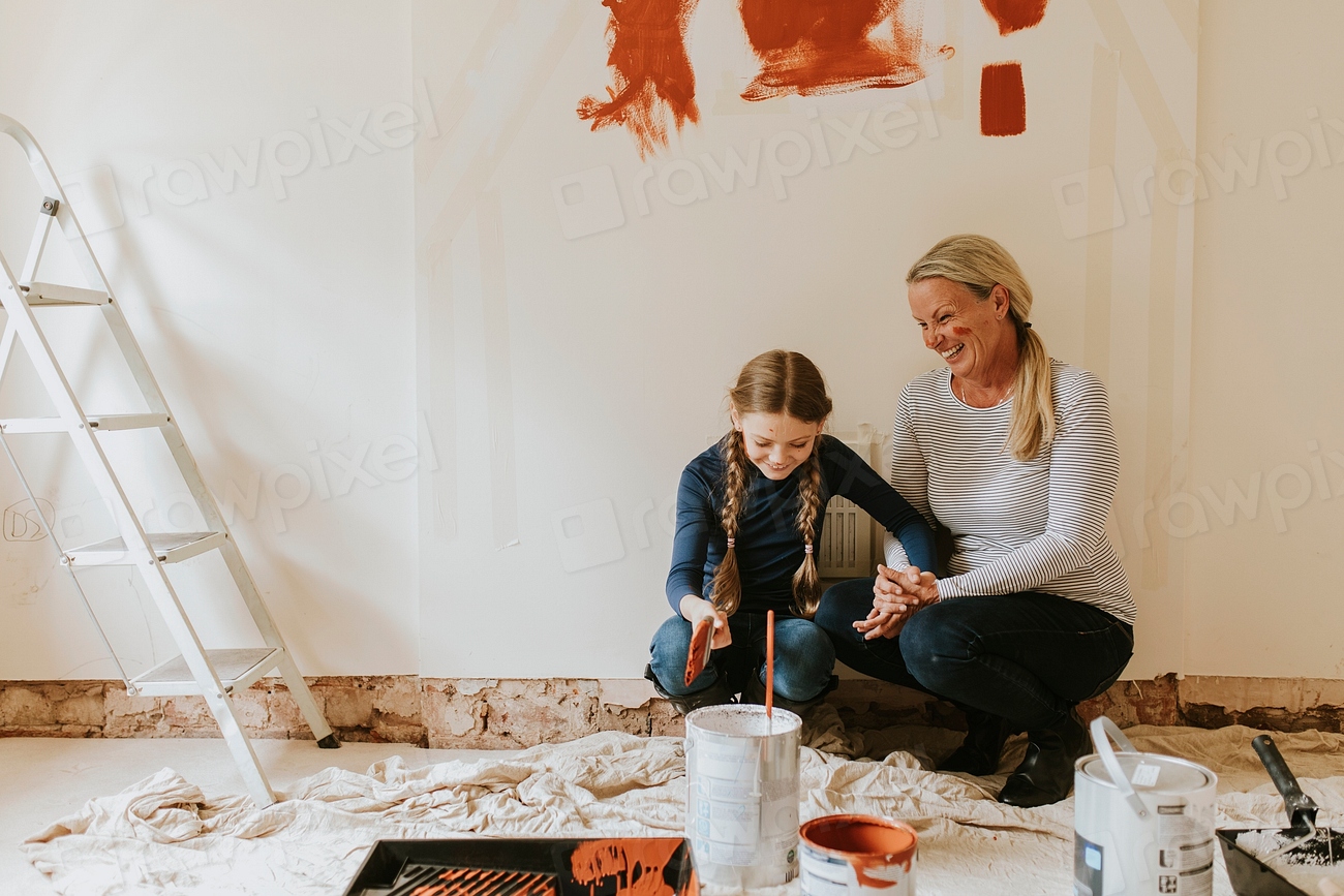 Home painting mother and daughter | Premium Photo - rawpixel