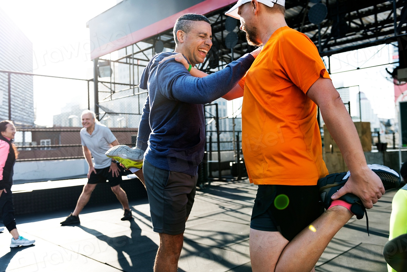 People exercising at fitness gym | Premium Photo - rawpixel
