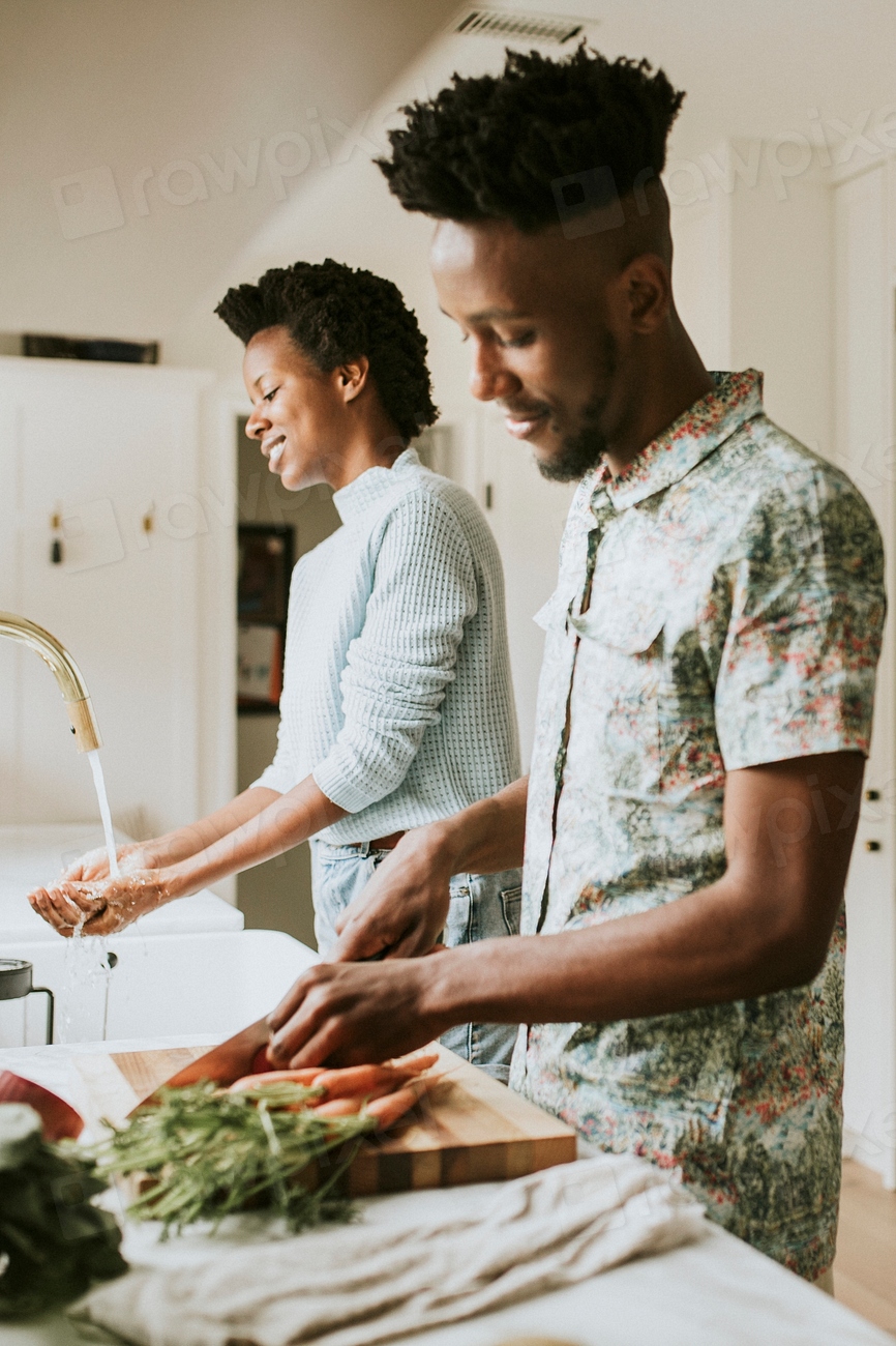 Happy black couple cooking kitchen | Premium Photo - rawpixel