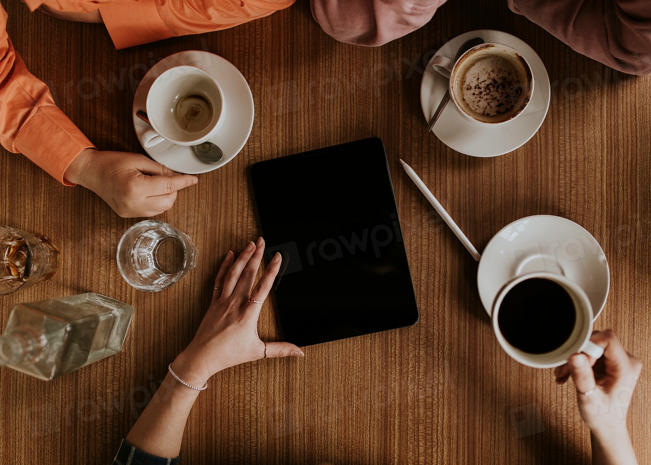 Tablet on table, business planning | Premium Photo - rawpixel