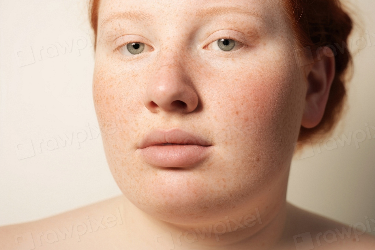 Chubby woman freckle skin hairstyle. | Free Photo - rawpixel