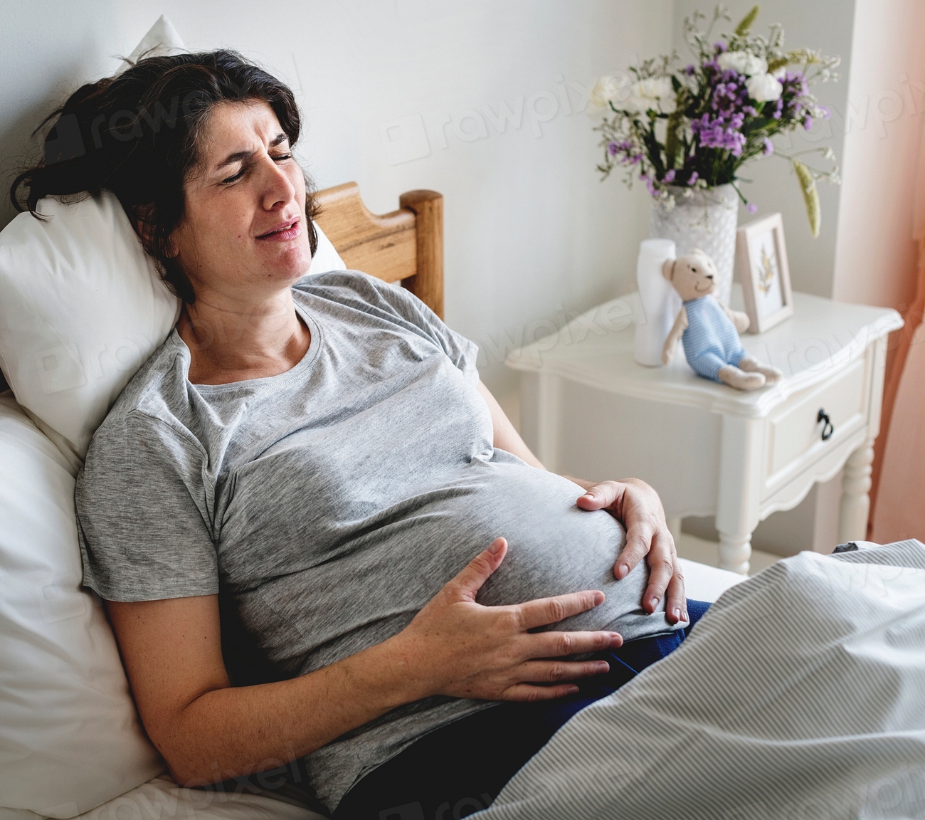 Pregnant woman with labor pain | Premium Photo - rawpixel