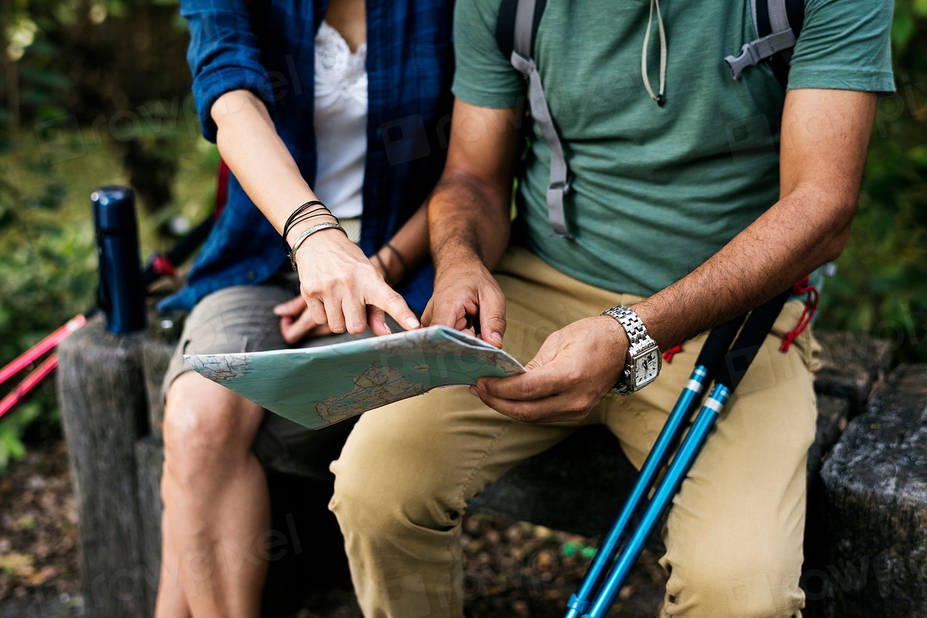 Couple finding directions using map | Premium Photo - rawpixel