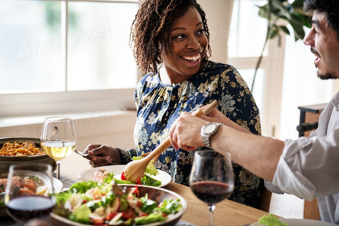 Friends gathering having Italian food | Premium Photo - rawpixel