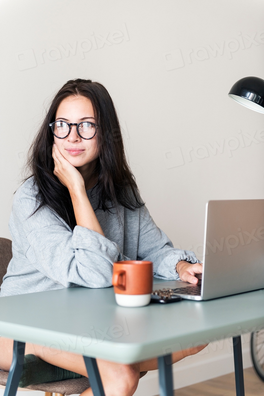 Woman using computer laptop | Premium Photo - rawpixel