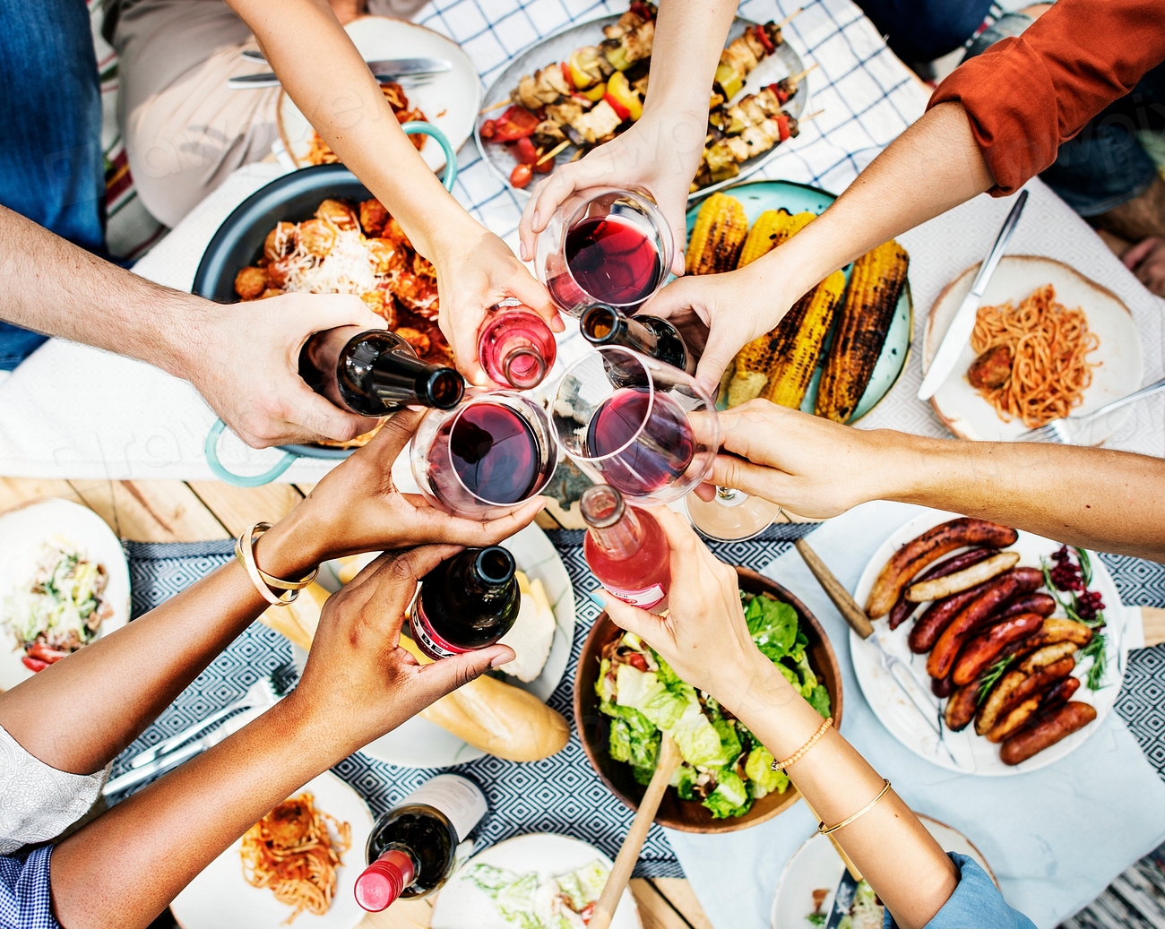 Friends doing a toast outdoors | Premium Photo - rawpixel