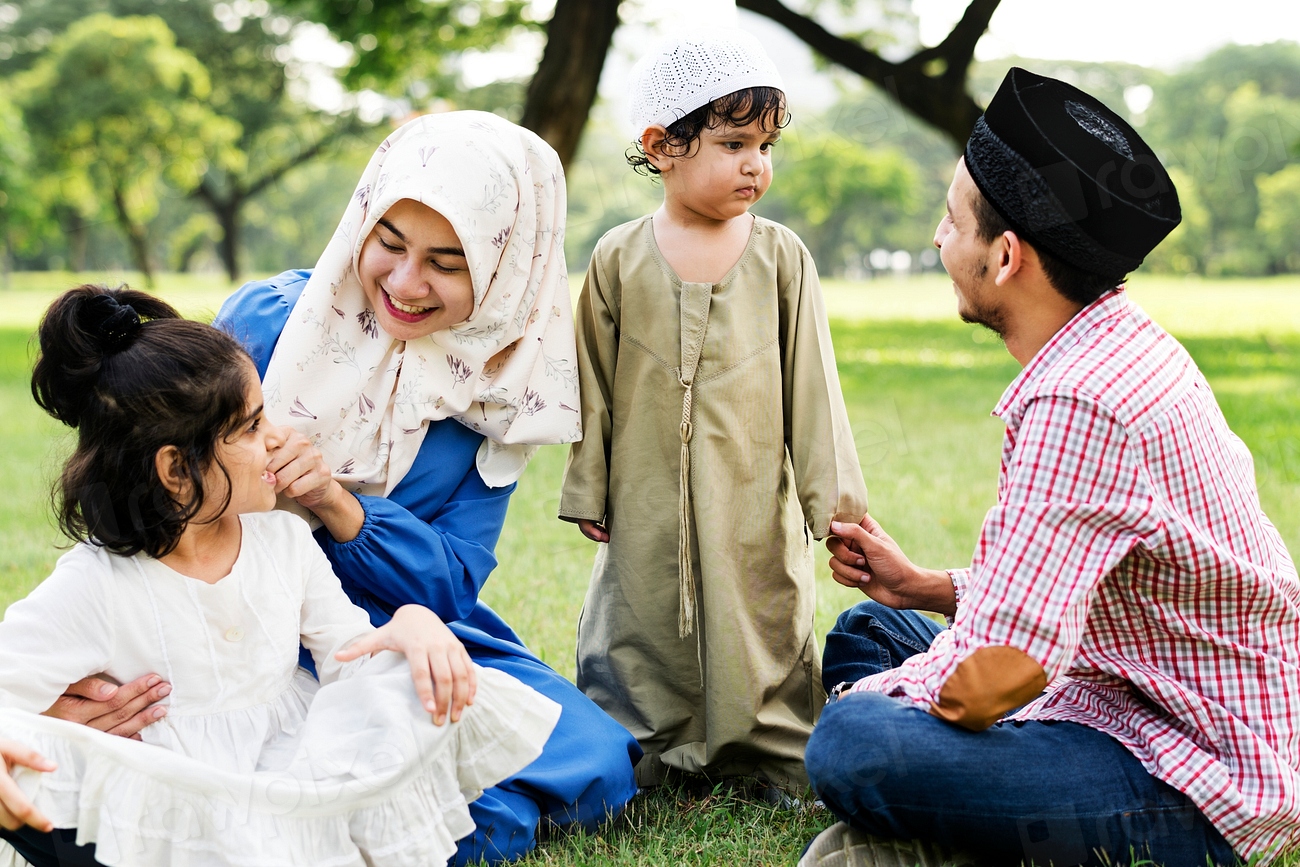 Muslim family having good time | Premium Photo - rawpixel