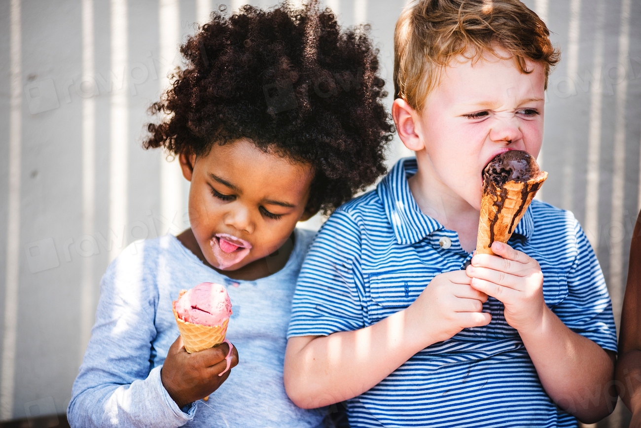 Little kids eating yummy ice | Free Photo - rawpixel