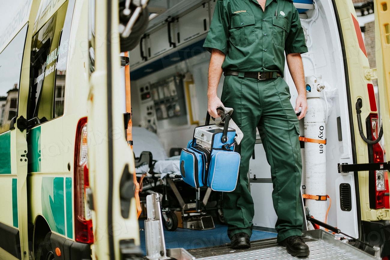 Paramedics work ambulance | Premium Photo - rawpixel