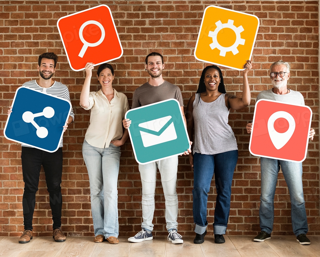 Diverse happy people social networking | Premium PSD - rawpixel