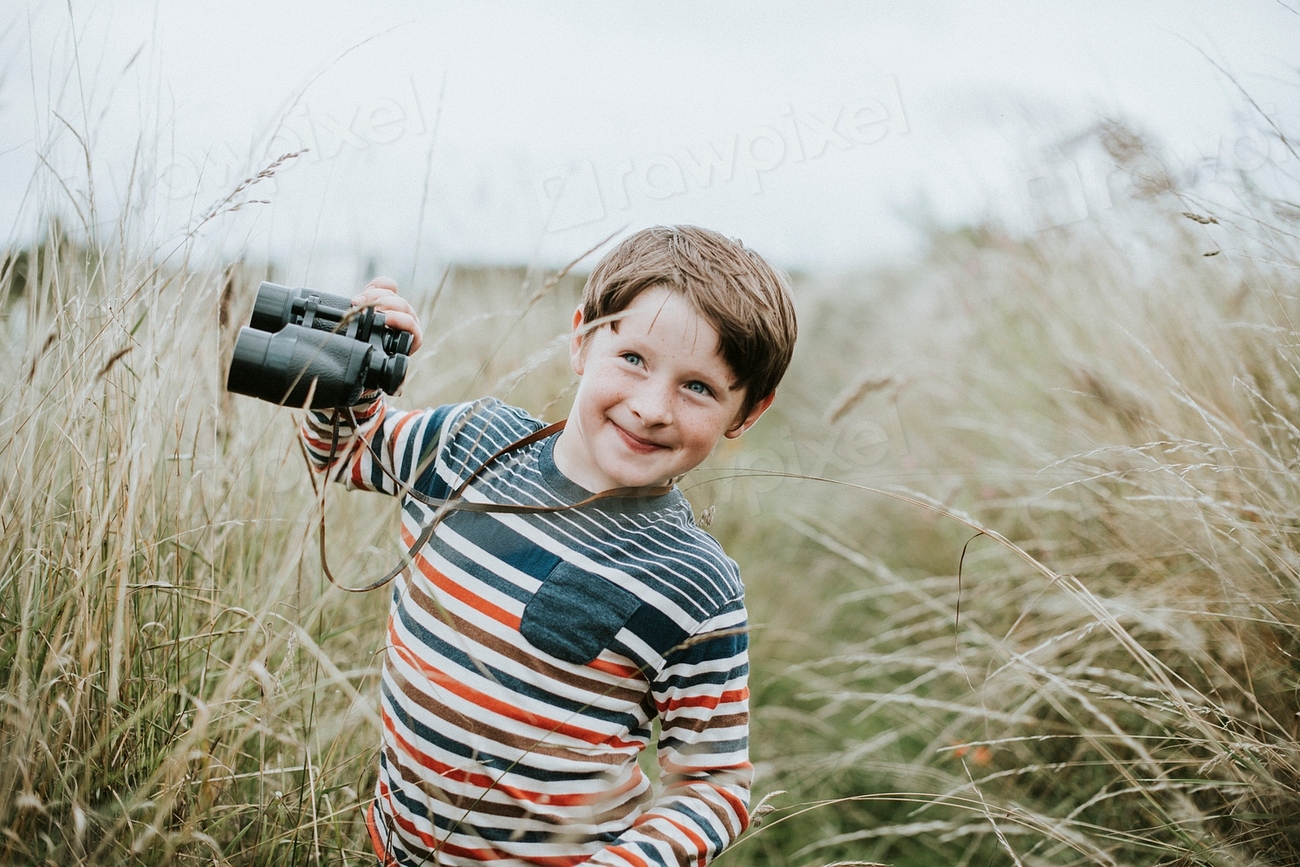 Happy young boy pair binoculars | Premium Photo - rawpixel
