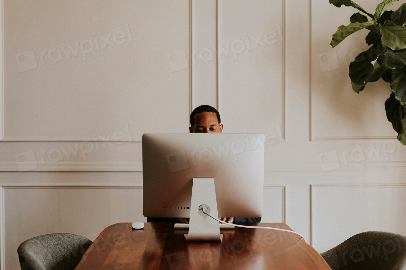 Businessman using computer office | Premium Photo - rawpixel
