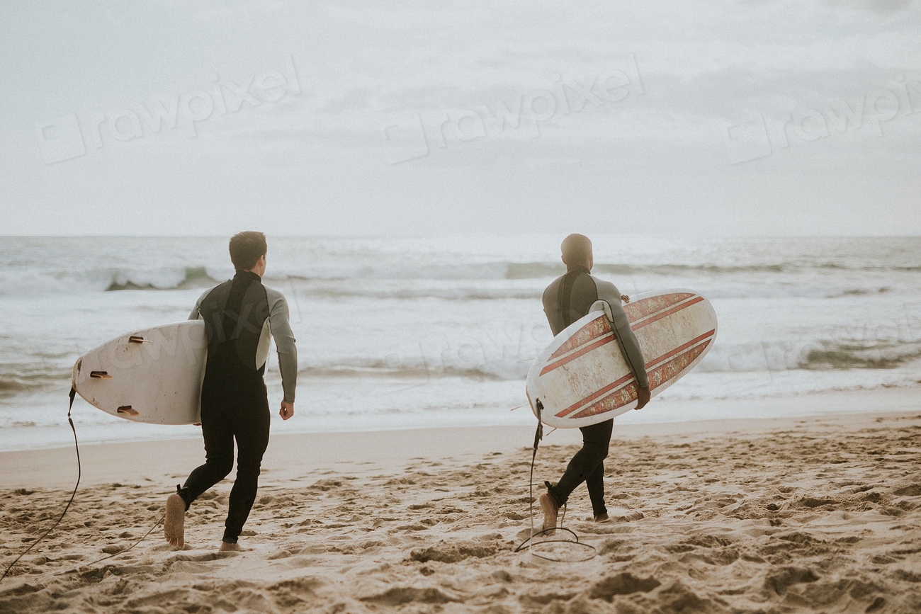 Surfers running on the beach | Premium Photo - rawpixel