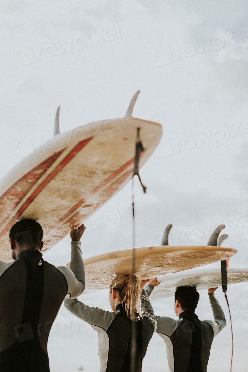 Happy friends surfing beach | Premium Photo - rawpixel