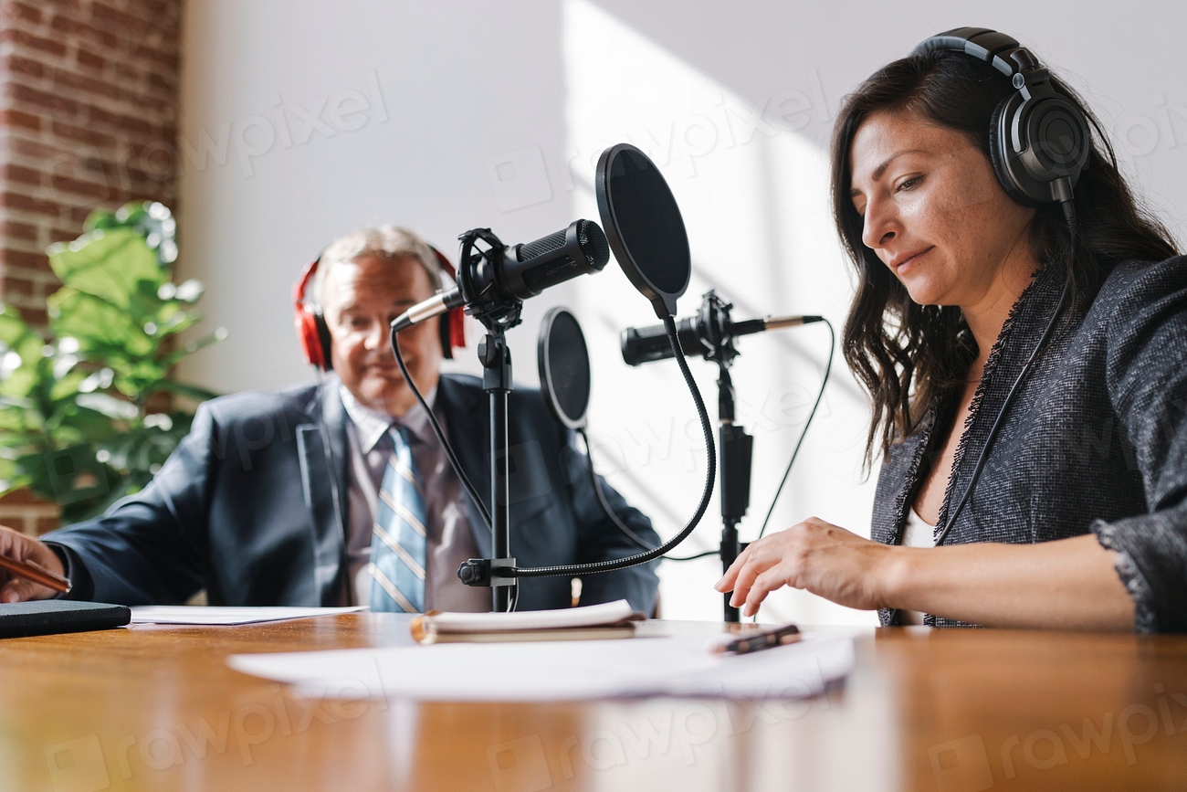 Female broadcaster interviewing her guest | Premium Photo - rawpixel