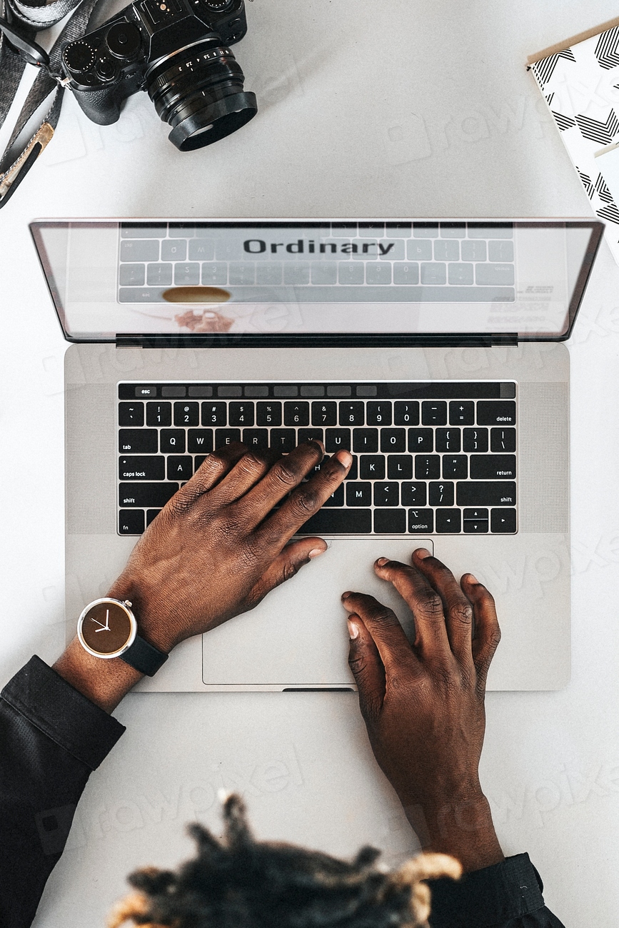 Black photographer using a laptop | Premium Photo - rawpixel