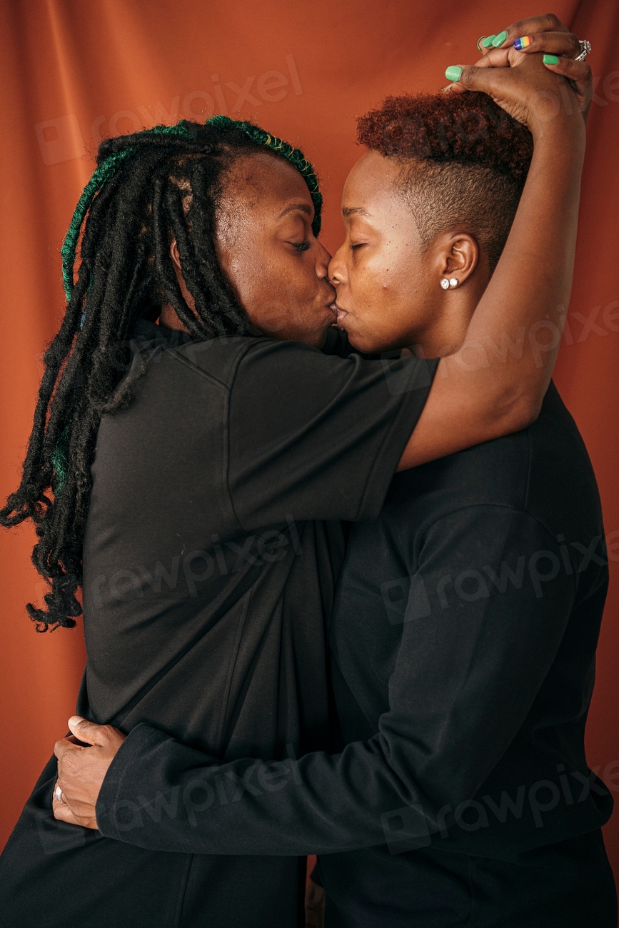 Happy lesbian couple kissing passionately | Premium Photo - rawpixel