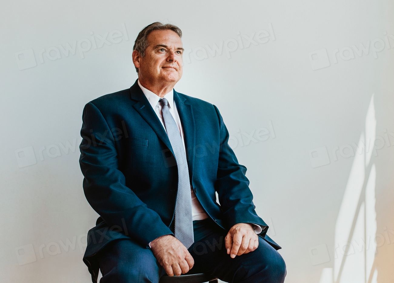 Portrait of a senior manager | Premium Photo - rawpixel