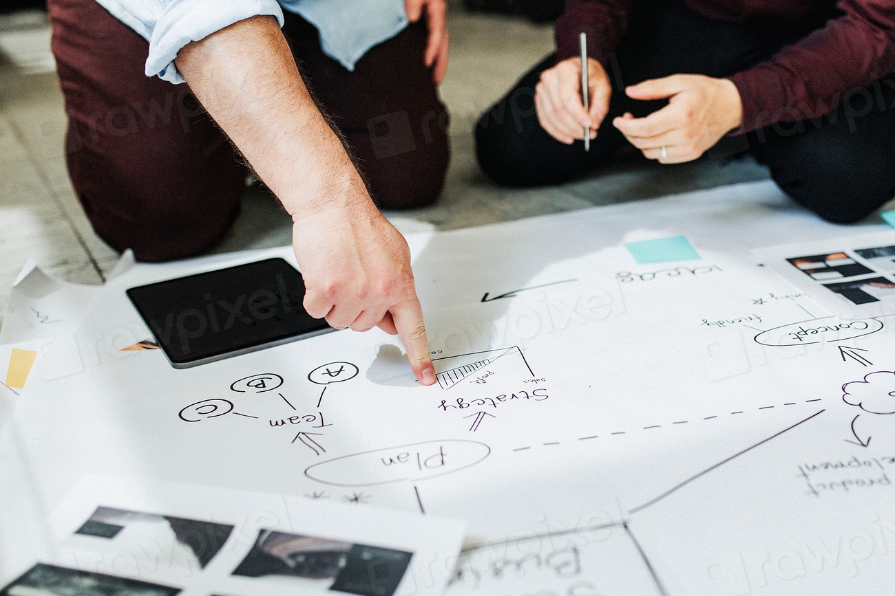 Business people brainstorming ideas using | Premium Photo - rawpixel