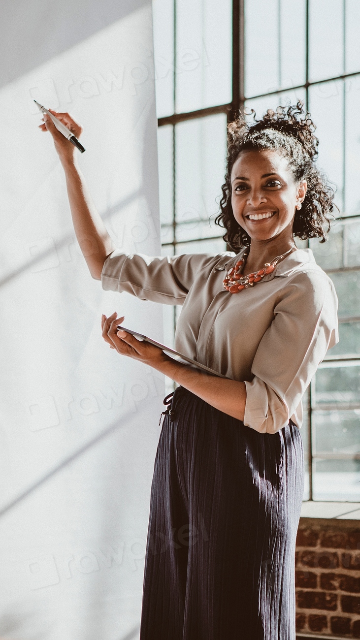 Businesswoman standing by a presentation | Premium Photo - rawpixel