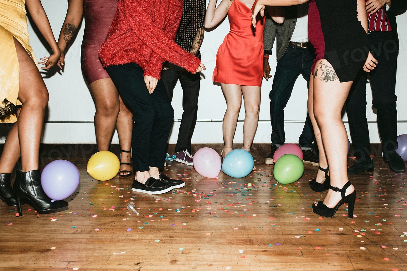 Dancing party friends | Premium Photo - rawpixel