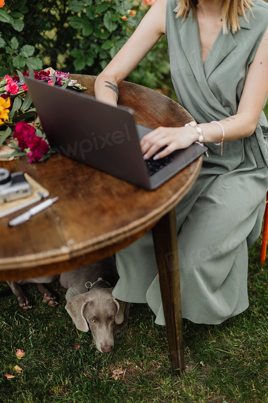 Woman laptop garden working her | Premium Photo - rawpixel