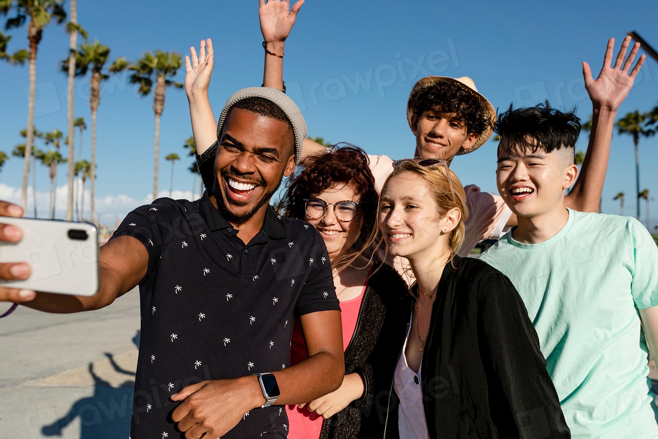 Group shot best friends, summer | Premium Photo - rawpixel