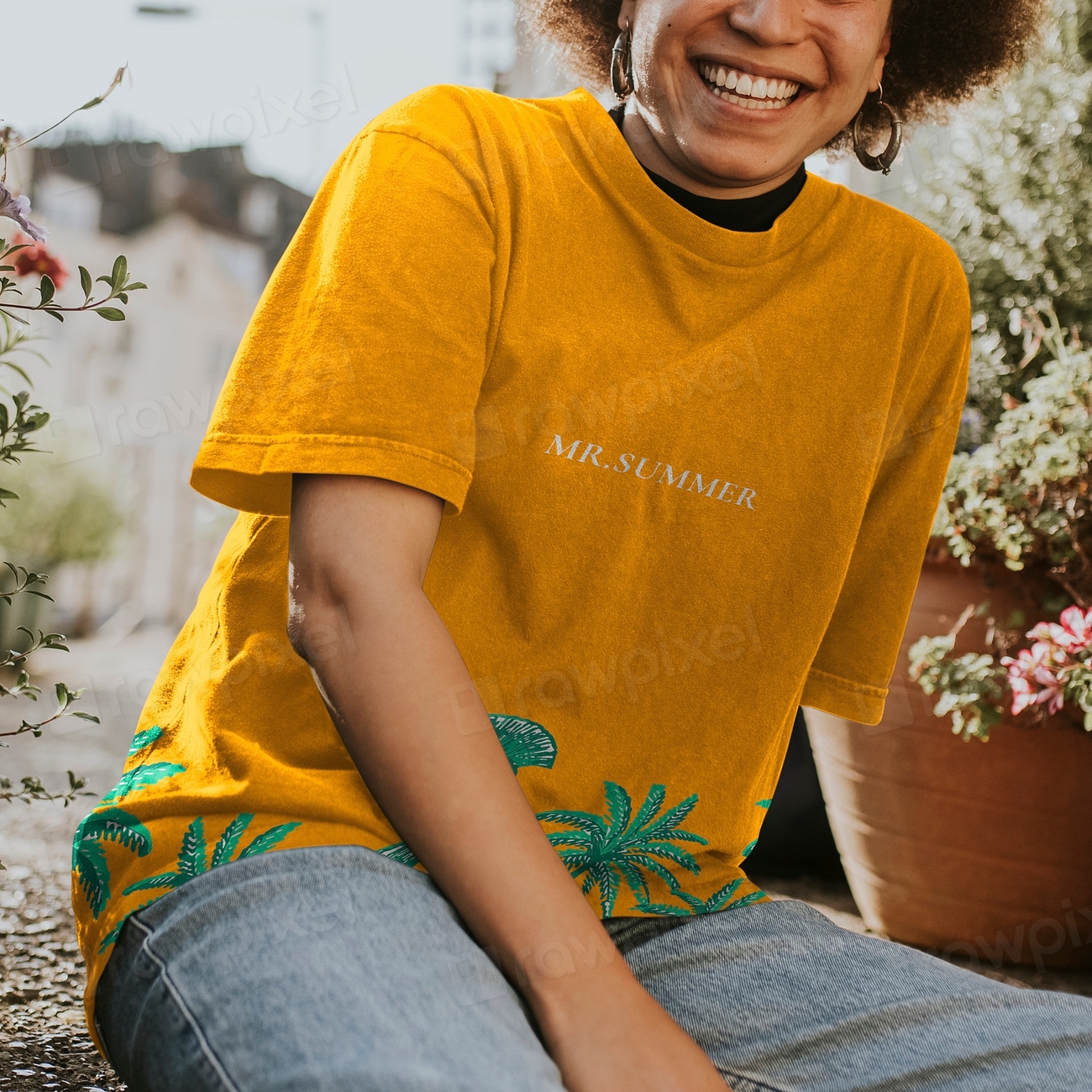 T-shirt mockup psd woman model | Premium PSD Mockup - rawpixel