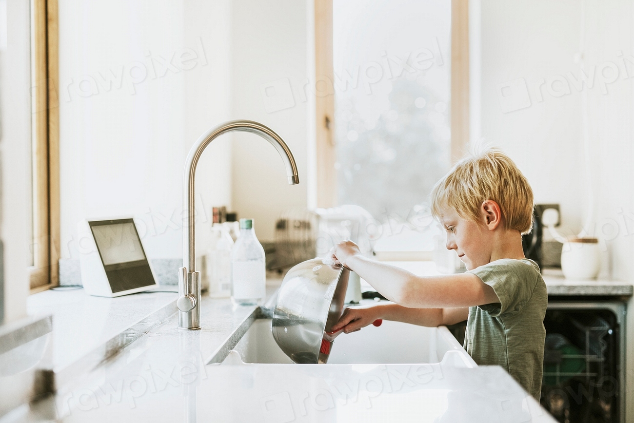 Boy washing dishes, basic house | Premium Photo - rawpixel