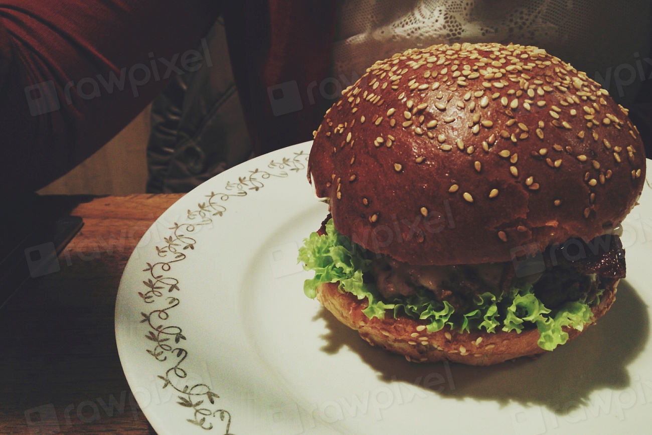 Closeup of beef burger | Free Photo - rawpixel