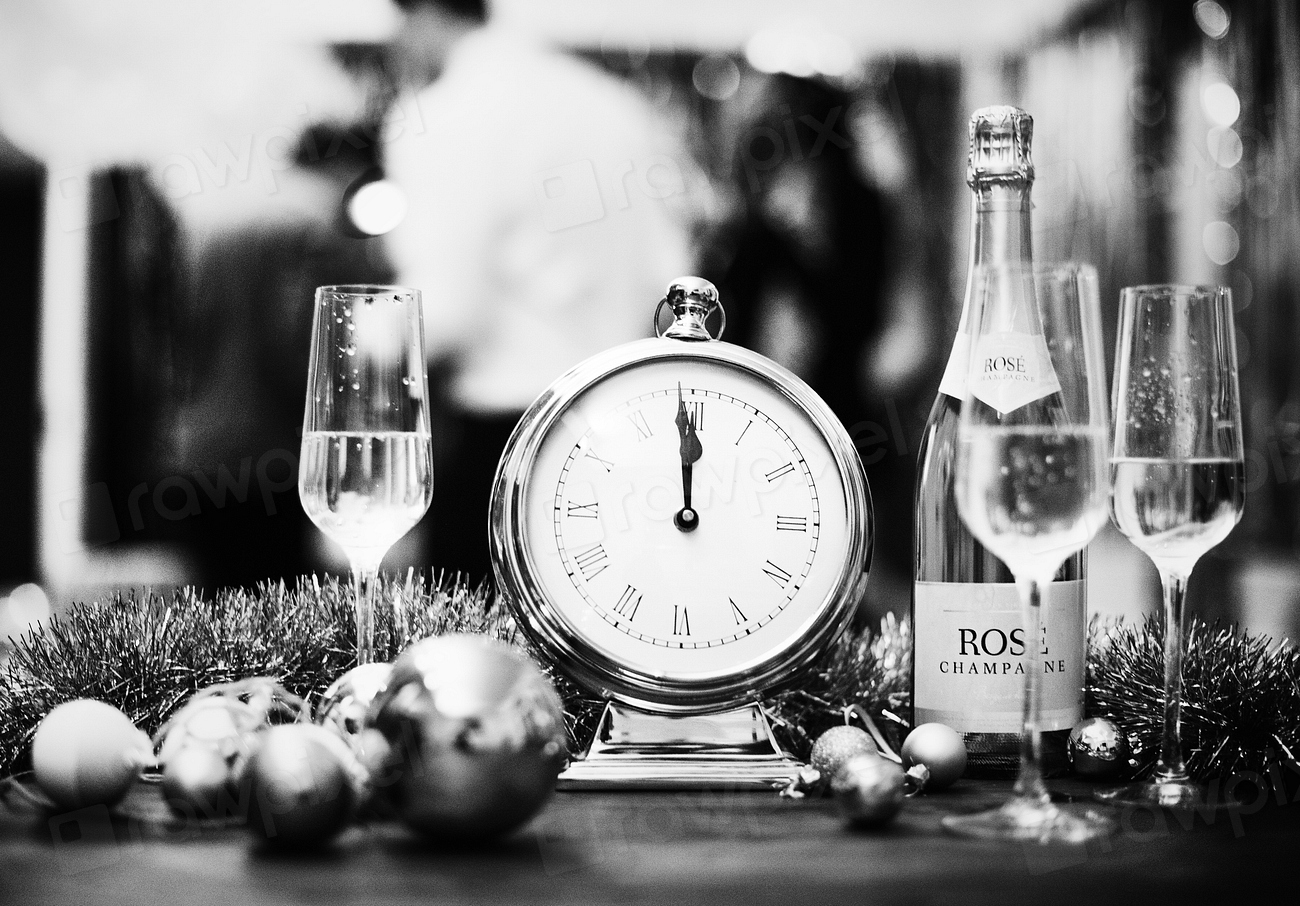 New year countdown dinner party | Premium Photo - rawpixel