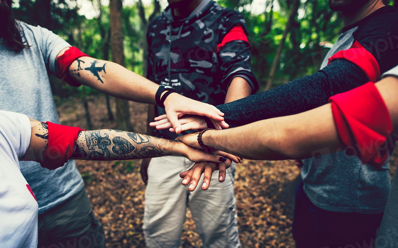 Outdoor teambuilding activity for a group | Premium Photo - rawpixel